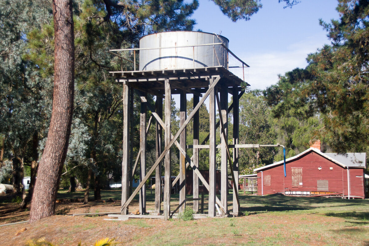 Water tank stands